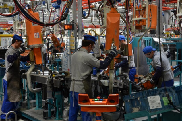 353,000 punëtorë ndërkufitarë në Zvicër - Albinfo