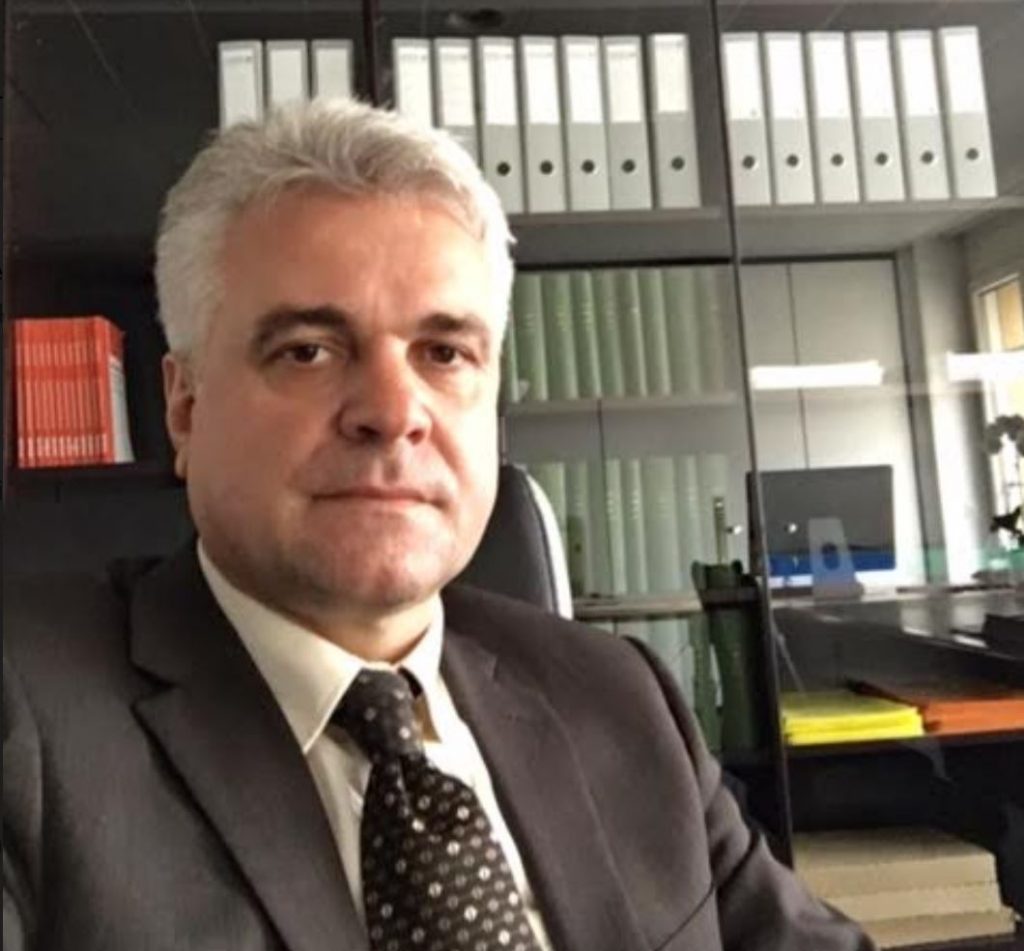 “M'I PRISHI LETRAT BASHKËSHORTI", E MUNDSHME KJO!? - Albinfo
