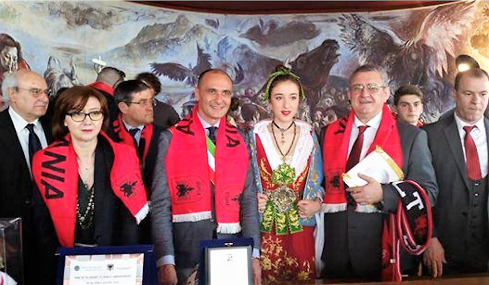 Arbëreshët: Jemi me Shqipërinë dhe Italinë - Albinfo