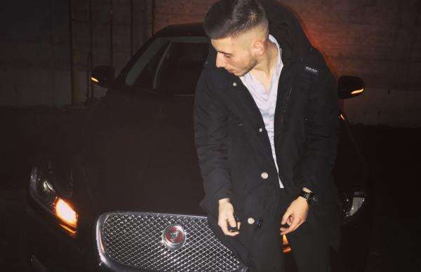 Jetmiri ndihmon njeriun që kishte pësuar avari në rrugë, ndërkohë ja ...