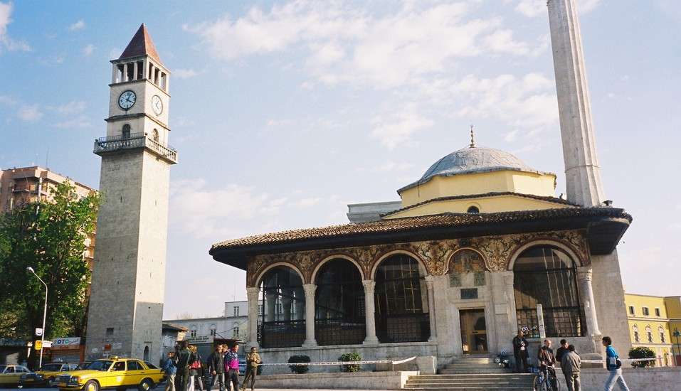 Mbyllet xhamia historike e Tiranës, shkon në restaurim - Albinfo