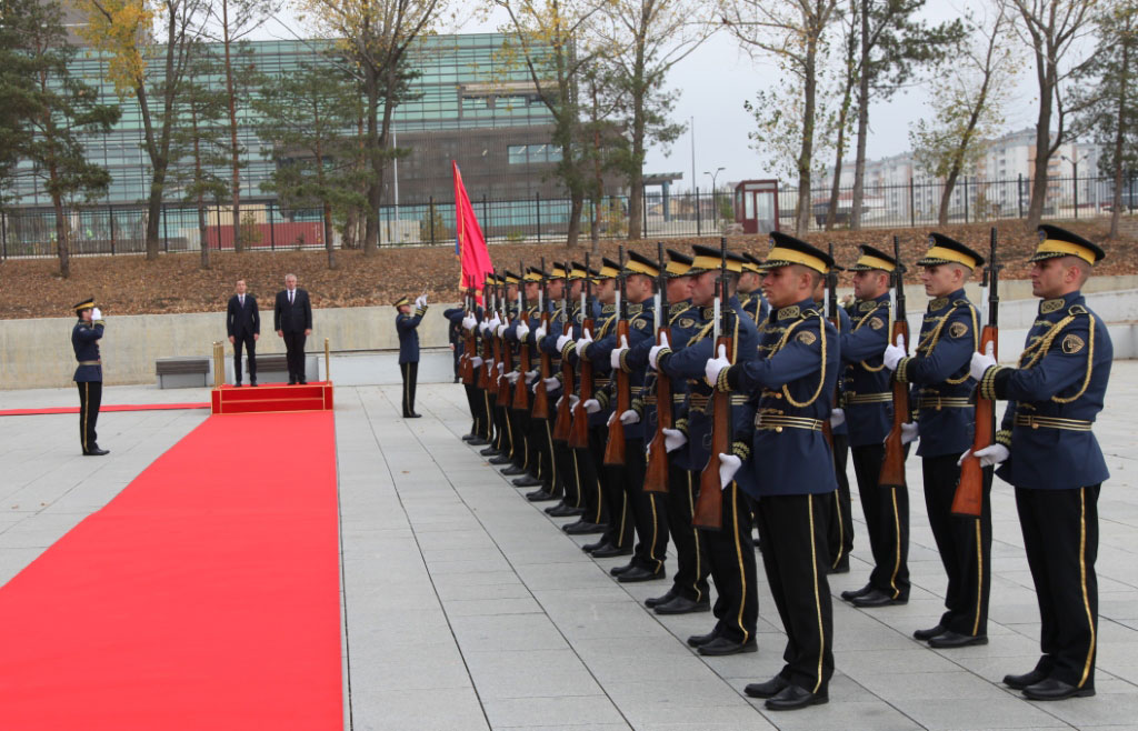 Mali i Zi premton ndihmë për Kosovën në transformimin e FSK-së - Albinfo