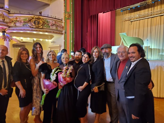 Artistët shqiptarë impresionuan bashkatdhetarët në Nju-Jork - Albinfo