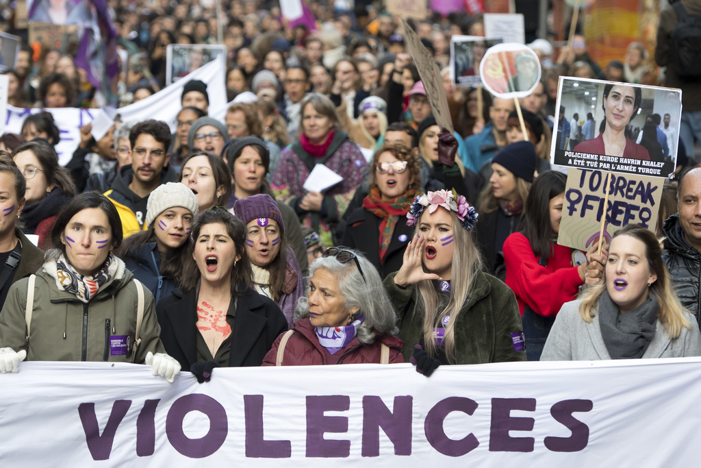 Mbi 2000 protestues në Lozanë kundër dhunës mbi gratë - Albinfo