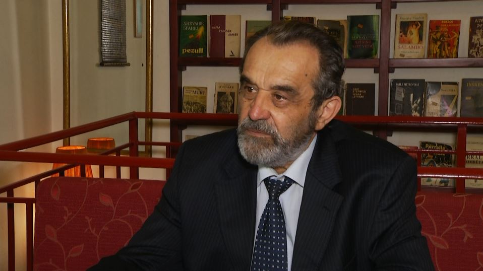 Ndërron jetë studiuesi dhe shkrimtari i mirënjohur, Moikom Zeqo - Albinfo