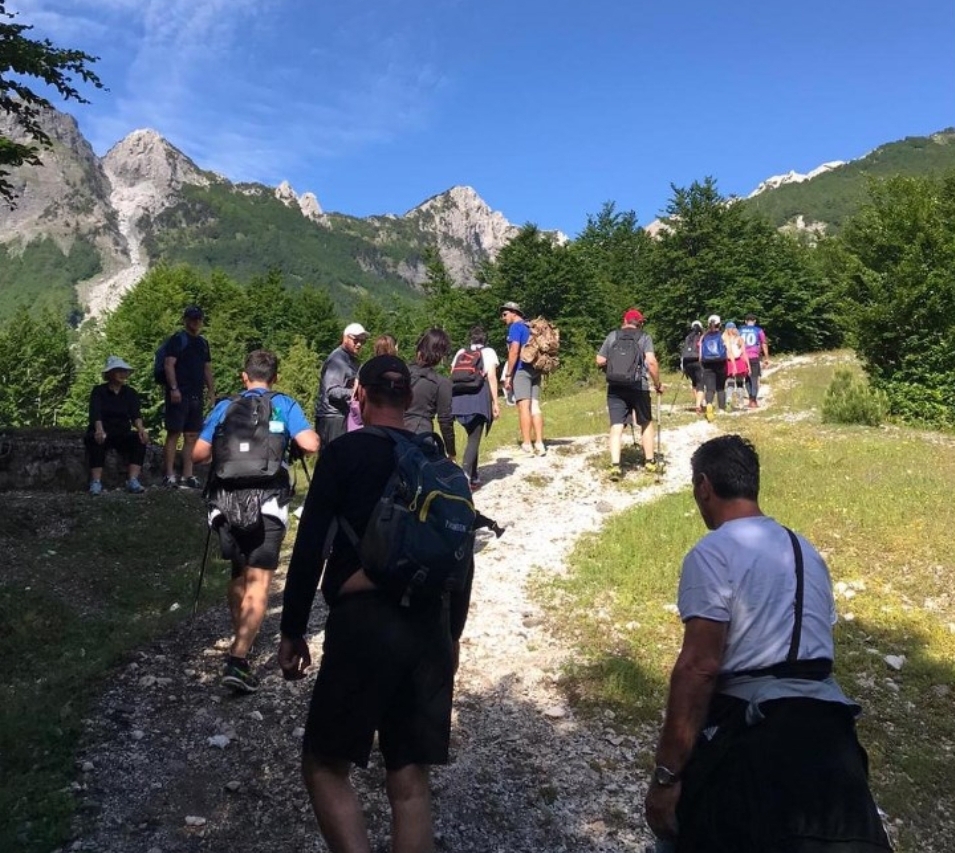 Alpet shqiptare vërshohen nga turistë të huaj - Albinfo
