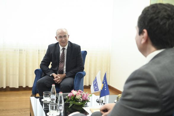Kurti takon shefin e OSBE-së, flasin për veriun - Albinfo Kurti takon shefin e OSBE-së, flasin për veriun - Albinfo