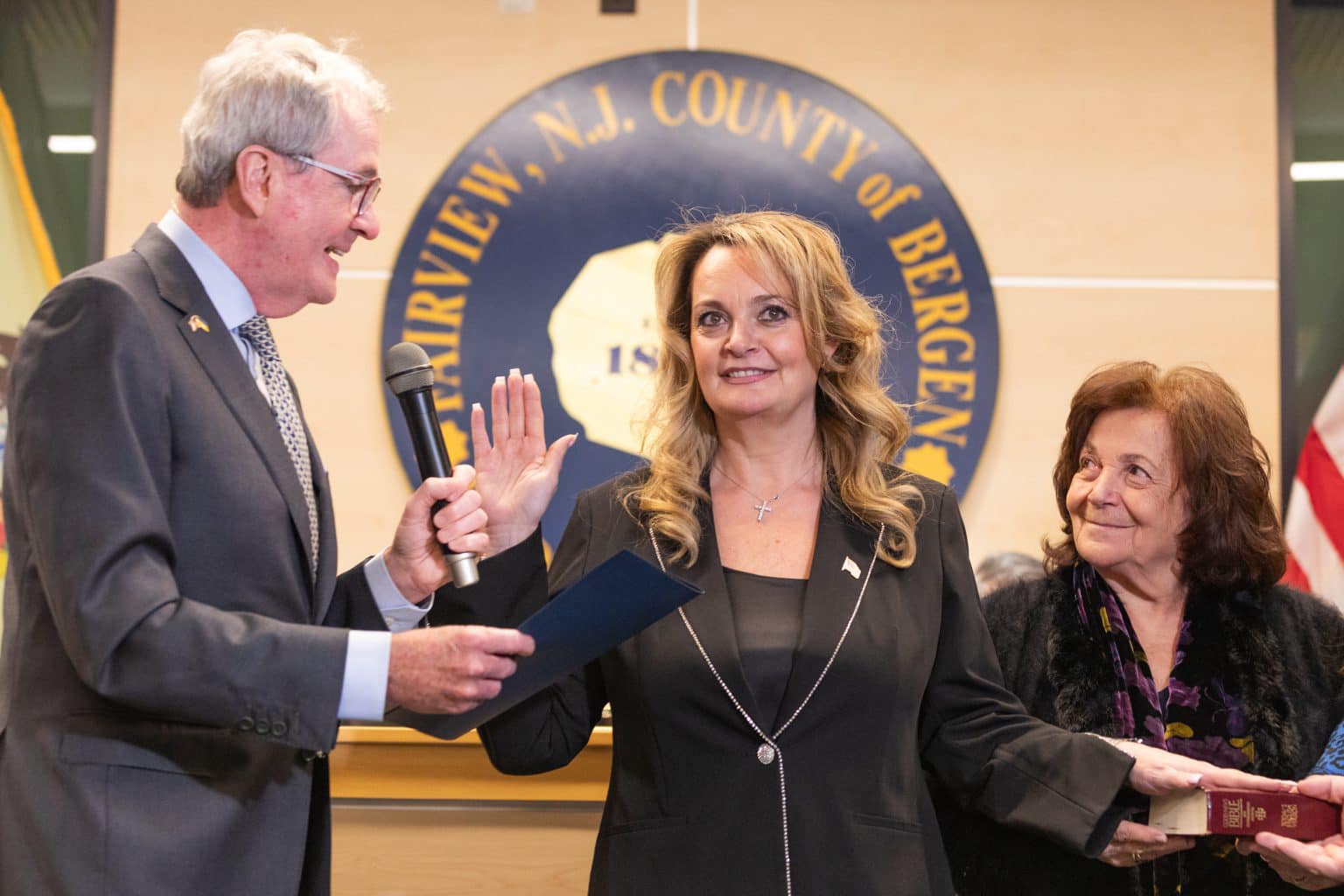 Amerikë: Violetta Berisha betohet si "Kryetare e Bashkisë së Fairview ...