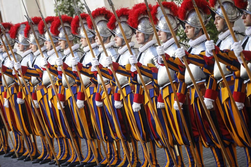 Ish-komandanti i Gardës Zvicerane dënohet për kërcënim me sharrë ...