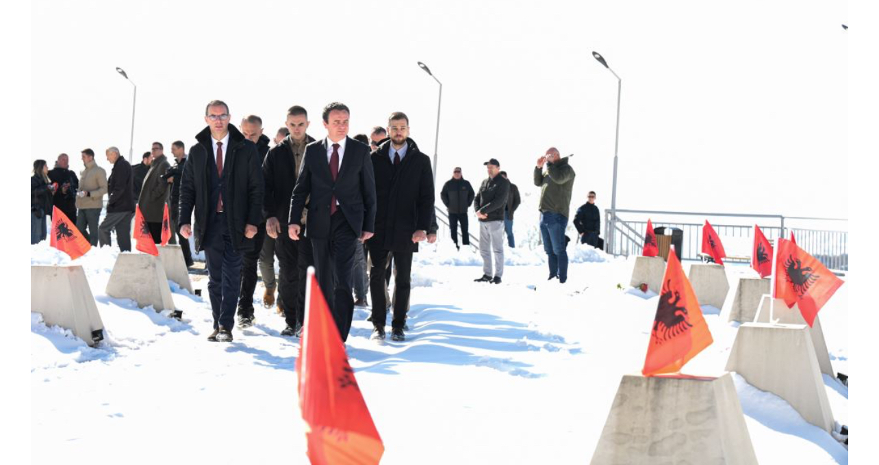 Kurti bën homazhe në Kompleksin Memorial “Dëshmorët e Koshares”. - Albinfo