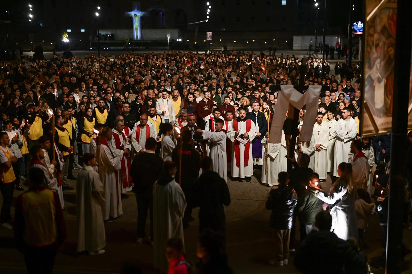 Shqipëri: Besimtarët katolikë dhe ortodoksë kremtojnë Pashkët - Albinfo