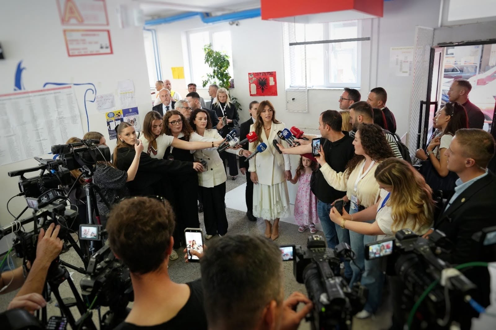 Voton Albulena Haxhiu, thirrja e saj për këtë ditë të rëndësishme - Albinfo