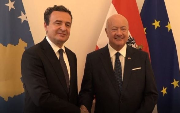 Kurti pritet nga kancelari austriak Stocker, në fokus bashkëpunimi dhe ...