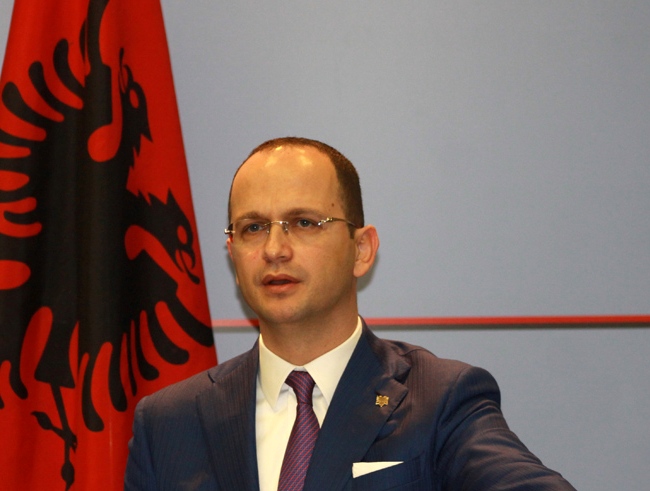 Bushati: Autoritetet serbe të distancohen nga dhuna në stadium - Albinfo