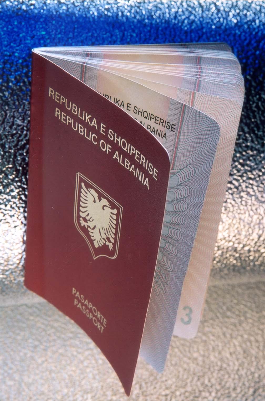Nouveaux prix pour le passeport albanais - Albinfo